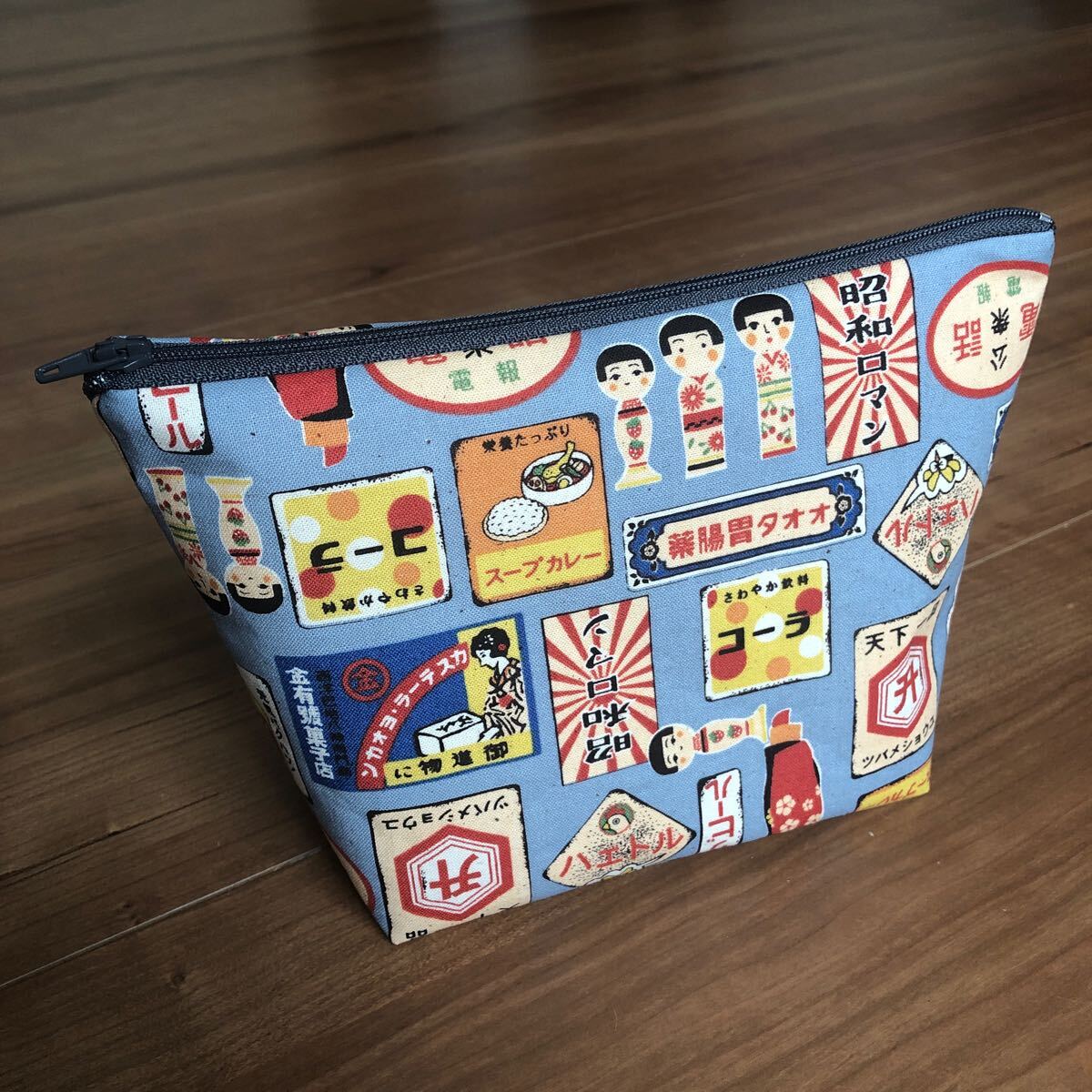 Yahoo!オークション - ハンドメイド 昭和レトロ 看板柄 マチありポーチ