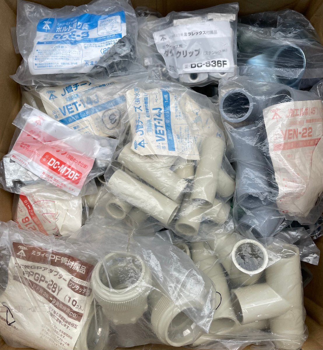 大量 未来工業 多種set ビニル電線管/PF管/ミラレックス 付属品 CGW-40 / 2K-28DB / B-70 / FPGP-28Y / DC-M70F ...他多数(電材、配電用品 ...
