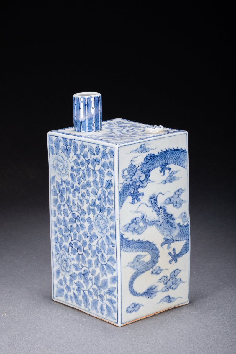 善古堂】江戸~明治時代 古伊万里・有田焼 染付 雲龍花卉図角 善古堂】江戸~明治時代 古伊万里・有田焼 染付 雲龍花卉図角