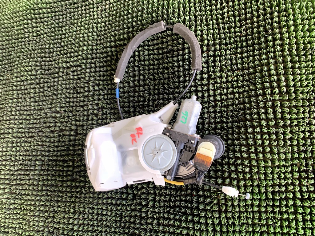 Yahoo!オークション - 即決値段 動作OK Z10-2日産 セレナ HFC26/C26/F...