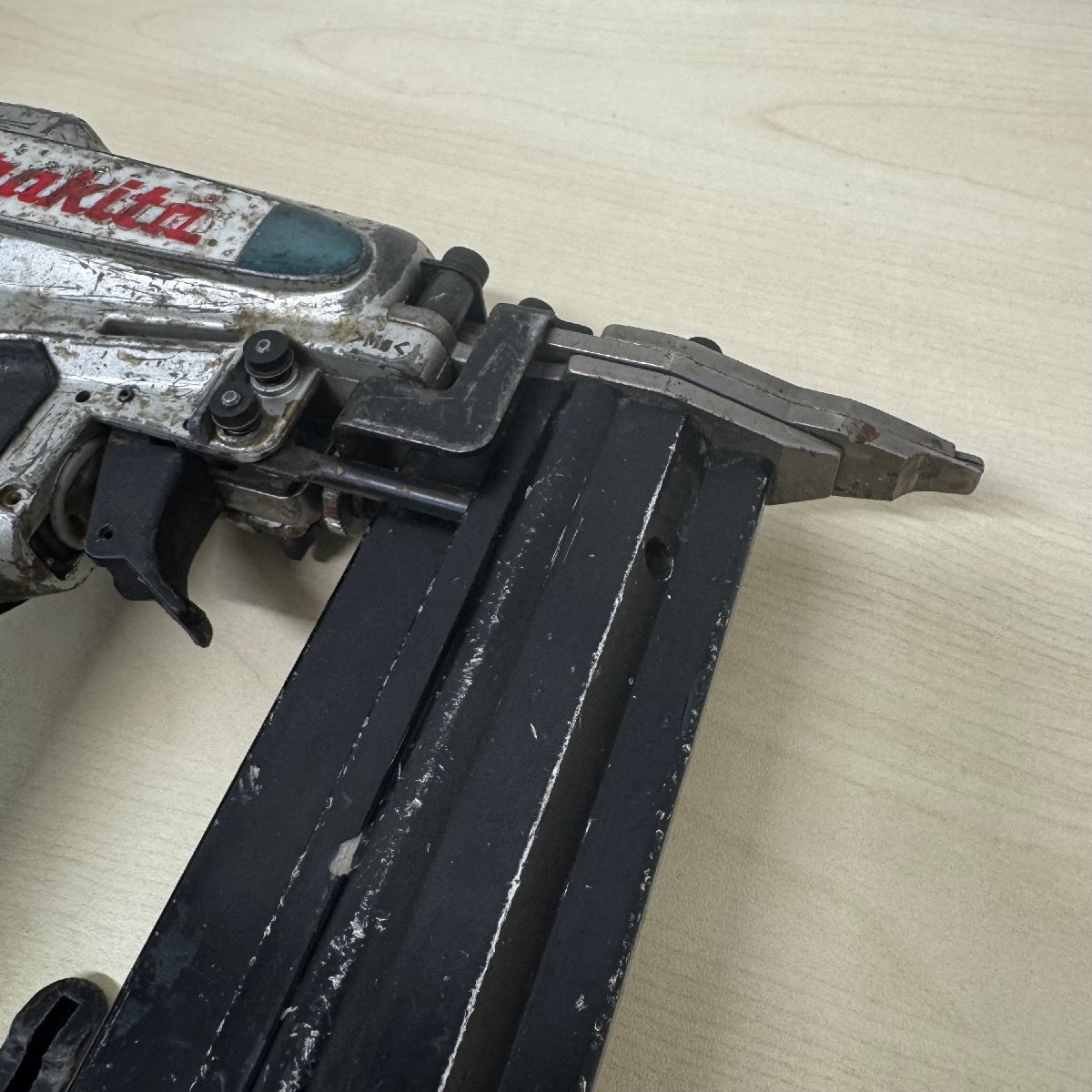 Yahoo!オークション - K363【動作確認済】makita 仕上釘打機 AF502N ...