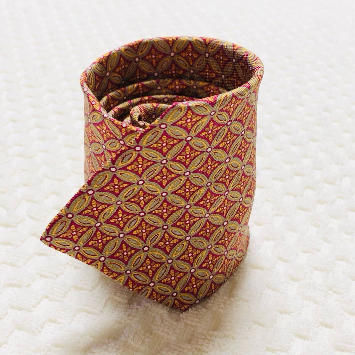 美品 HERMES エルメス ネクタイ 花柄 フラワー風装飾 総柄 美品 HERMES エルメス ネクタイ 花柄 フラワー風装飾 総柄
