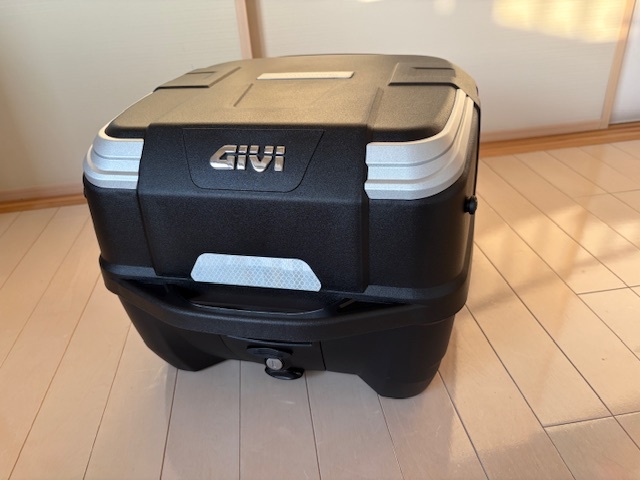 Yahoo!オークション - GIVI B33NTM-ADV シルバーパネル 33L
