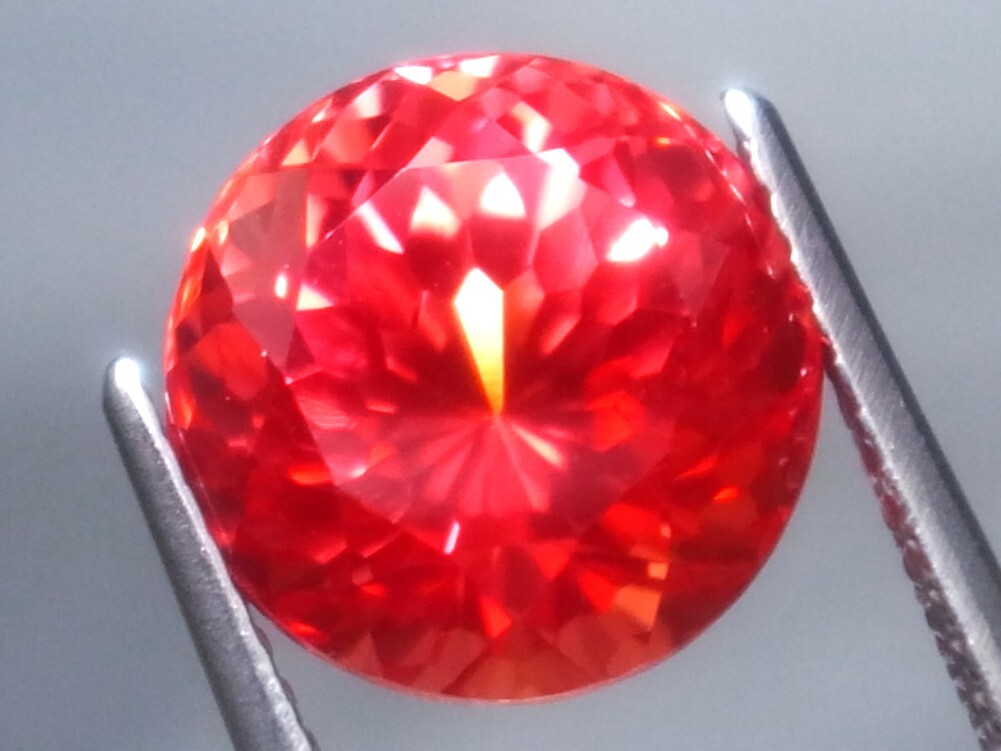 Yahoo!オークション - 6.81ct 新品・最上級のパパラチアカラー 変色効...