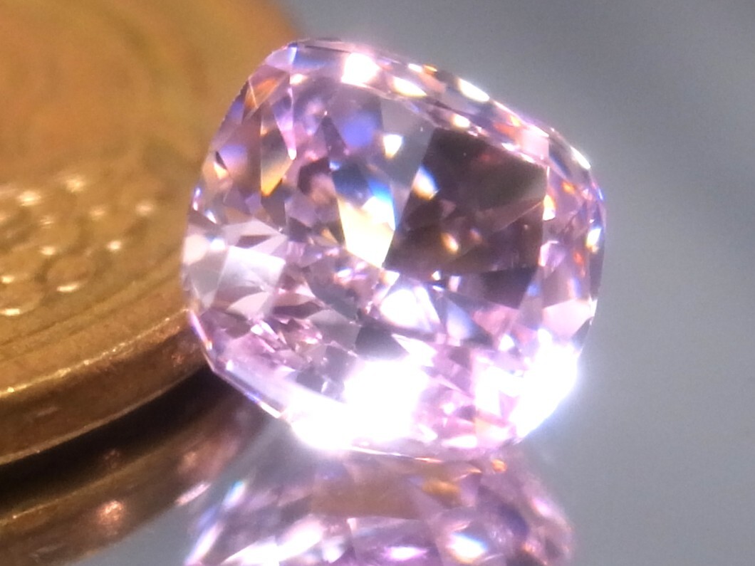 Yahoo!オークション - 3.68ct 新品・最先端技術のレーザー光線によるク...