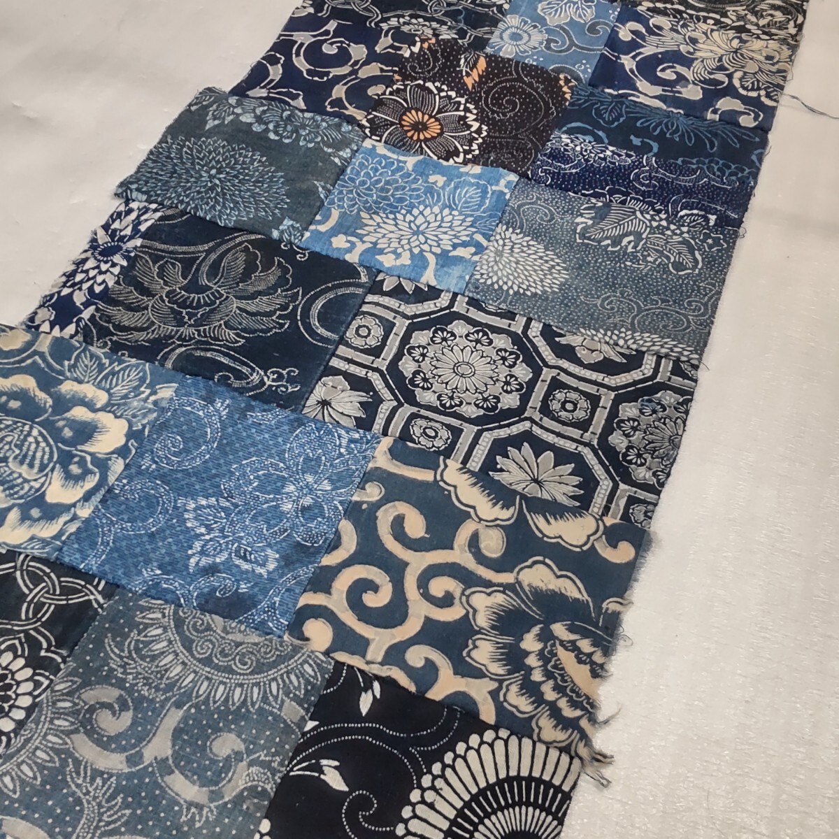 時代布】古布 木綿 型染め 藍染め 唐草 約213cm 生地 古裂 時代布】古布 木綿 型染め 藍染め 唐草 約213cm 生地 古裂