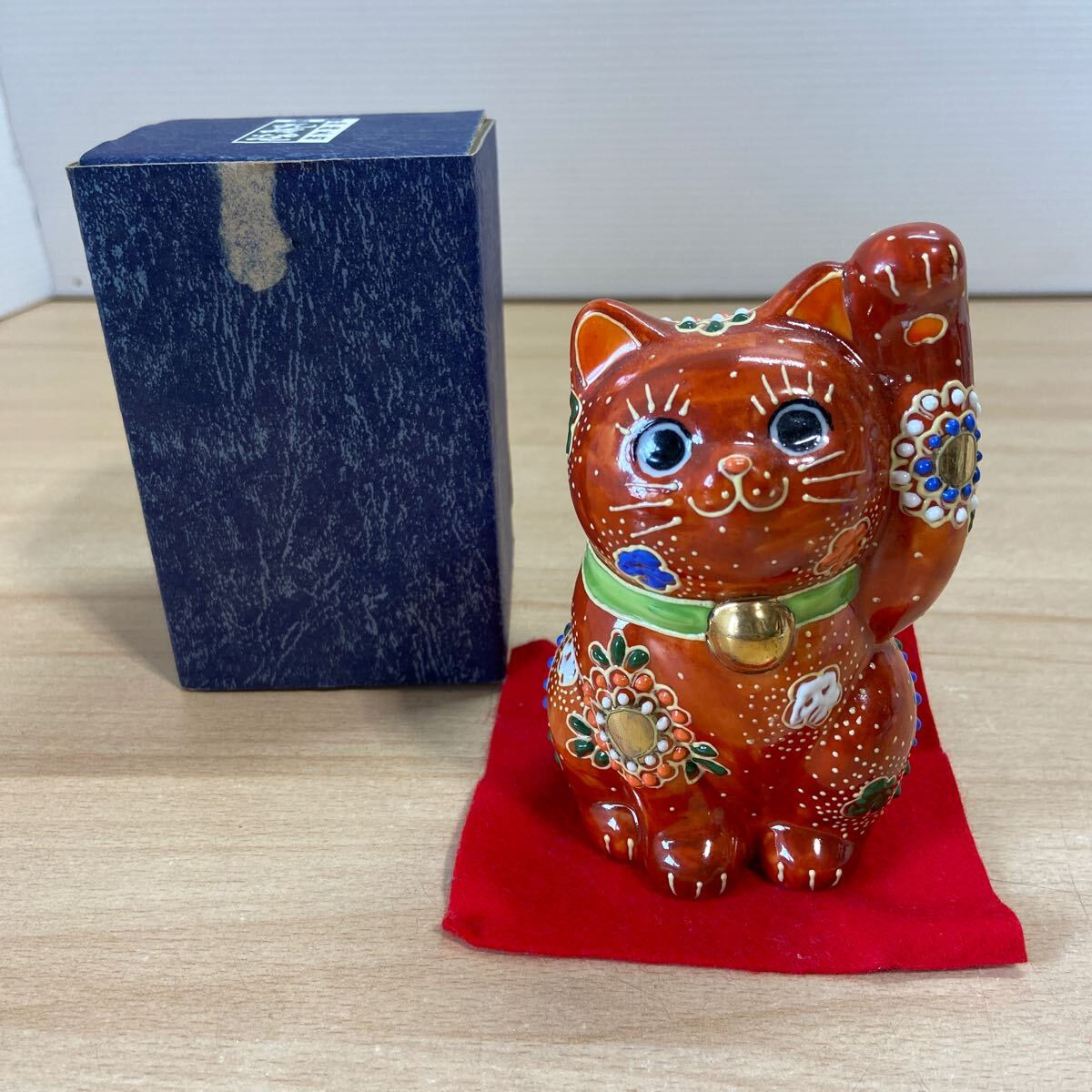 ☆ 九谷焼 招き猫 左手 置物 盛 デコ盛 厄除け 縁起物 幅7cm ☆ 九谷焼 招き猫 左手 置物 盛 デコ盛 厄除け 縁起物 幅7cm