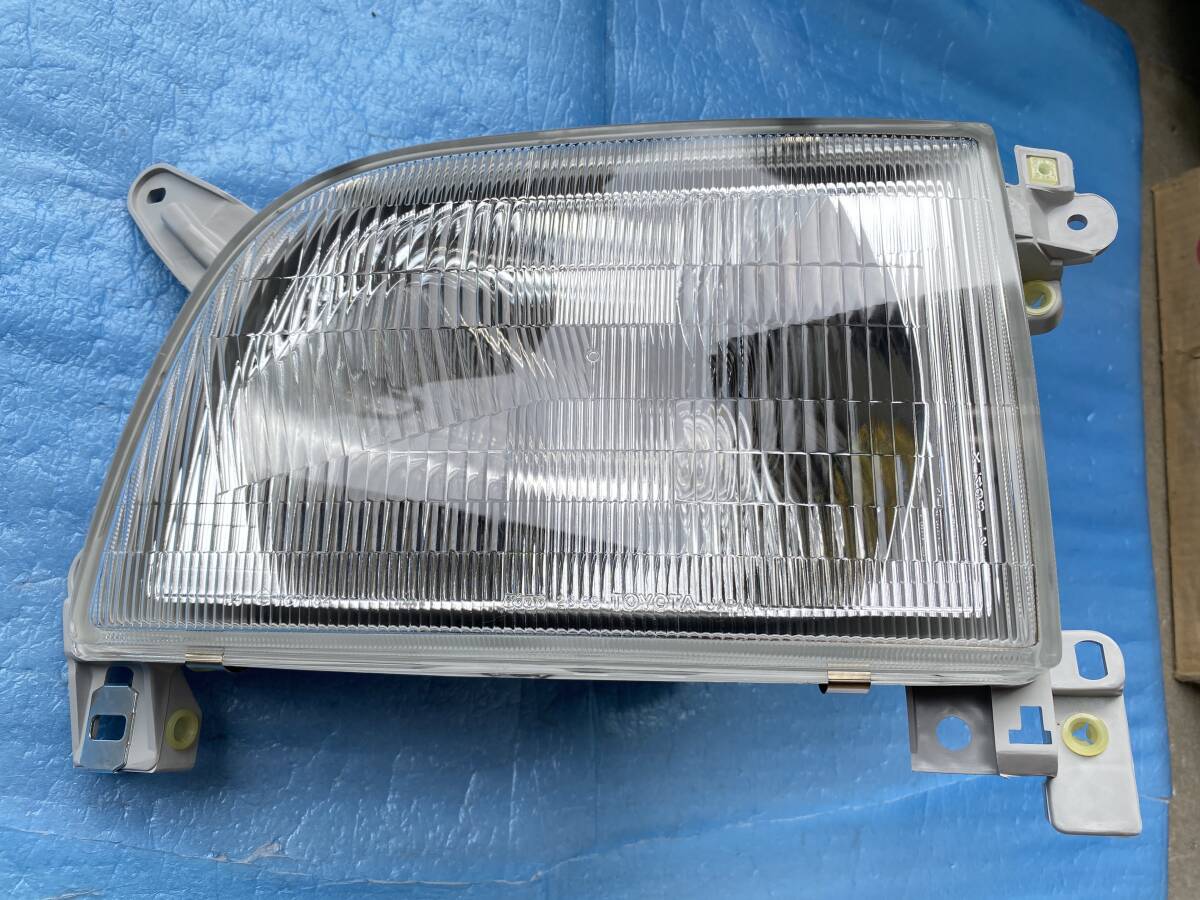 Yahoo!オークション - 100系 ハイエース 左ヘッドライト 2504-2705