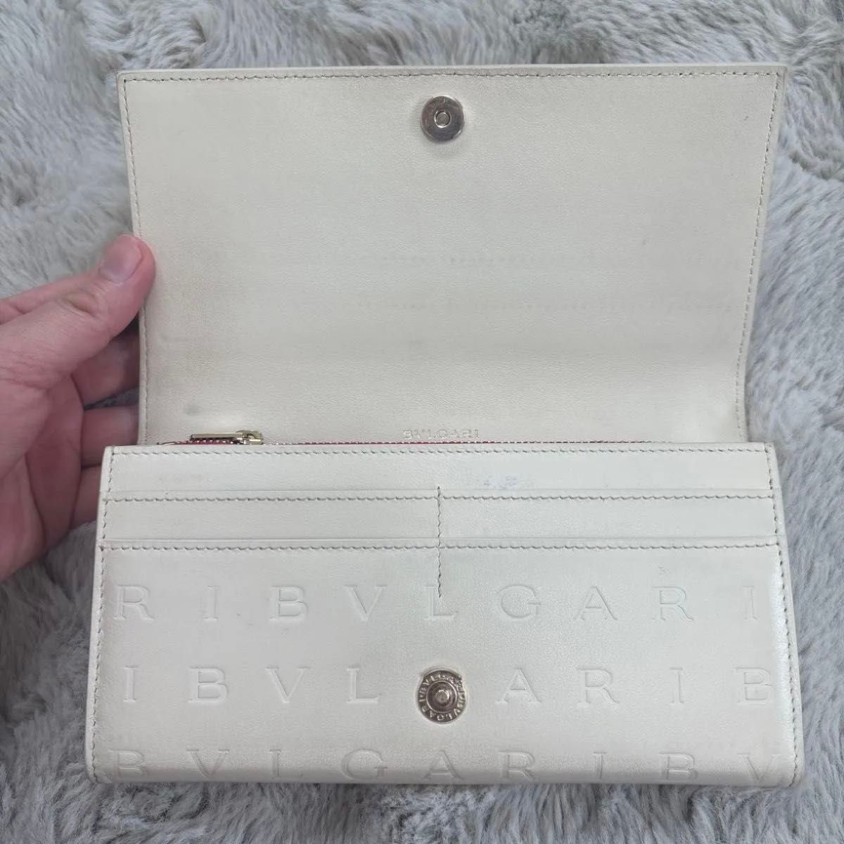 BVLGARI ブルガリ エンボスロゴ 長財布 アイボリー×ピンク BVLGARI ブルガリ エンボスロゴ 長財布 アイボリー×ピンク