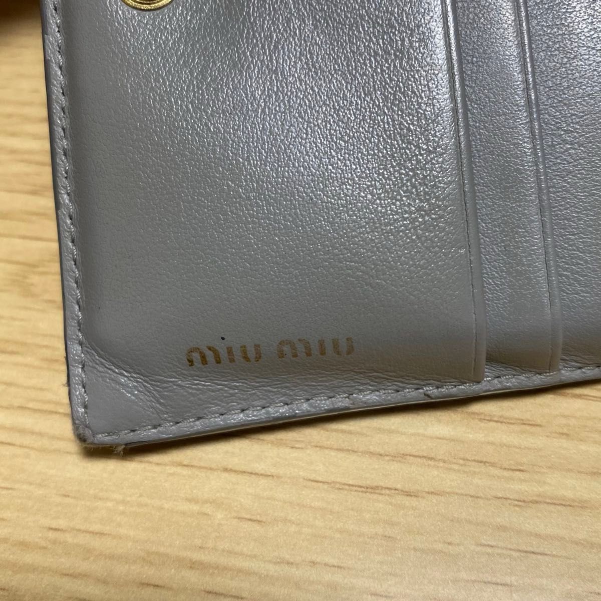 miu miu ミュウミュウ リボン付き グレー 二つ折り 財布 miu miu ミュウミュウ リボン付き グレー 二つ折り 財布