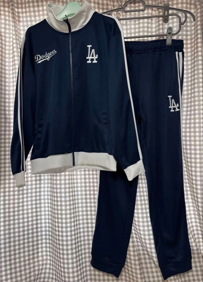 新品】MLB 刺繍ロゴ ドジャース セットアップ LL サイズ 新品】MLB 刺繍ロゴ ドジャース セットアップ LL サイズ