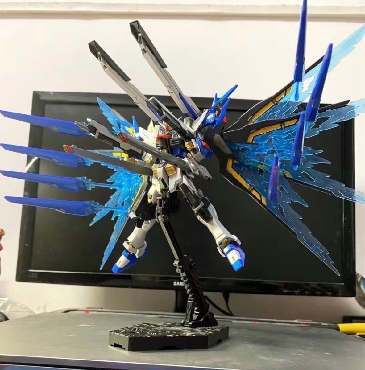 HGCE 1/144 ZGMF-X20Aストライクフリーダムガンダム専用光の翼 HGCE 1/144 ZGMF-X20Aストライクフリーダムガンダム専用光の翼