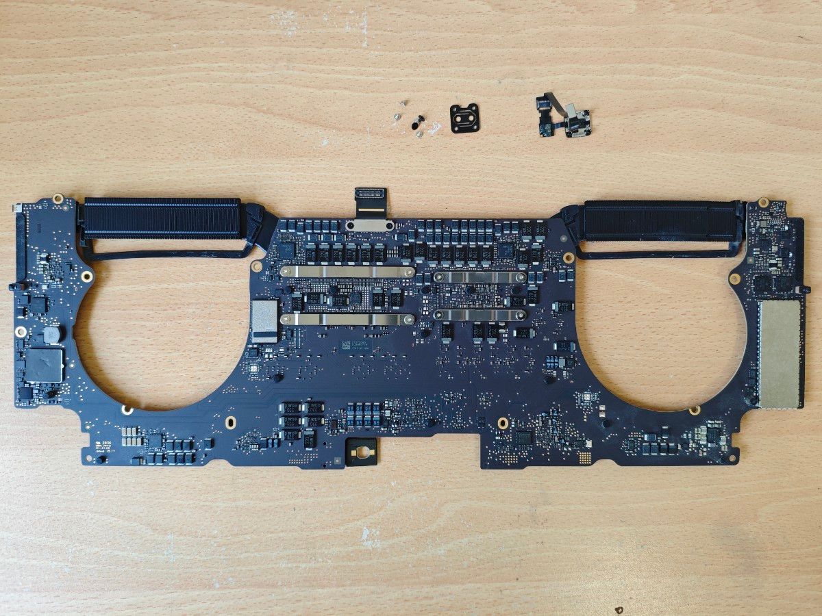 Macbook Pro A1707 2017 15インチ用ロジックボード i7 RAM 16GB Macbook Pro A1707 2017 15インチ用ロジックボード i7 RAM 16GB