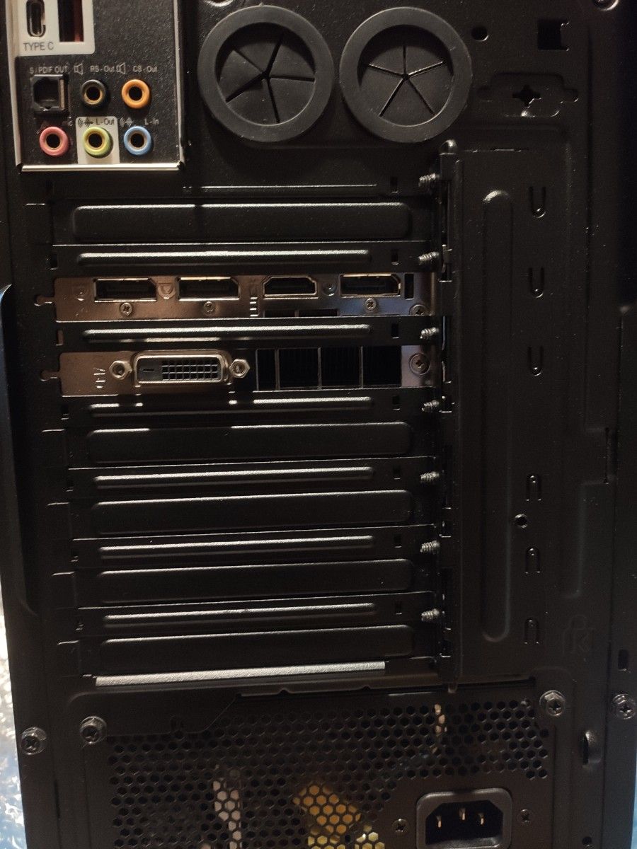 DAIV ゲーミングPC Core i7 8700 メモリ32GB GTX1080 SSD 512GB DAIV ゲーミングPC Core i7 8700 メモリ32GB GTX1080 SSD 512GB