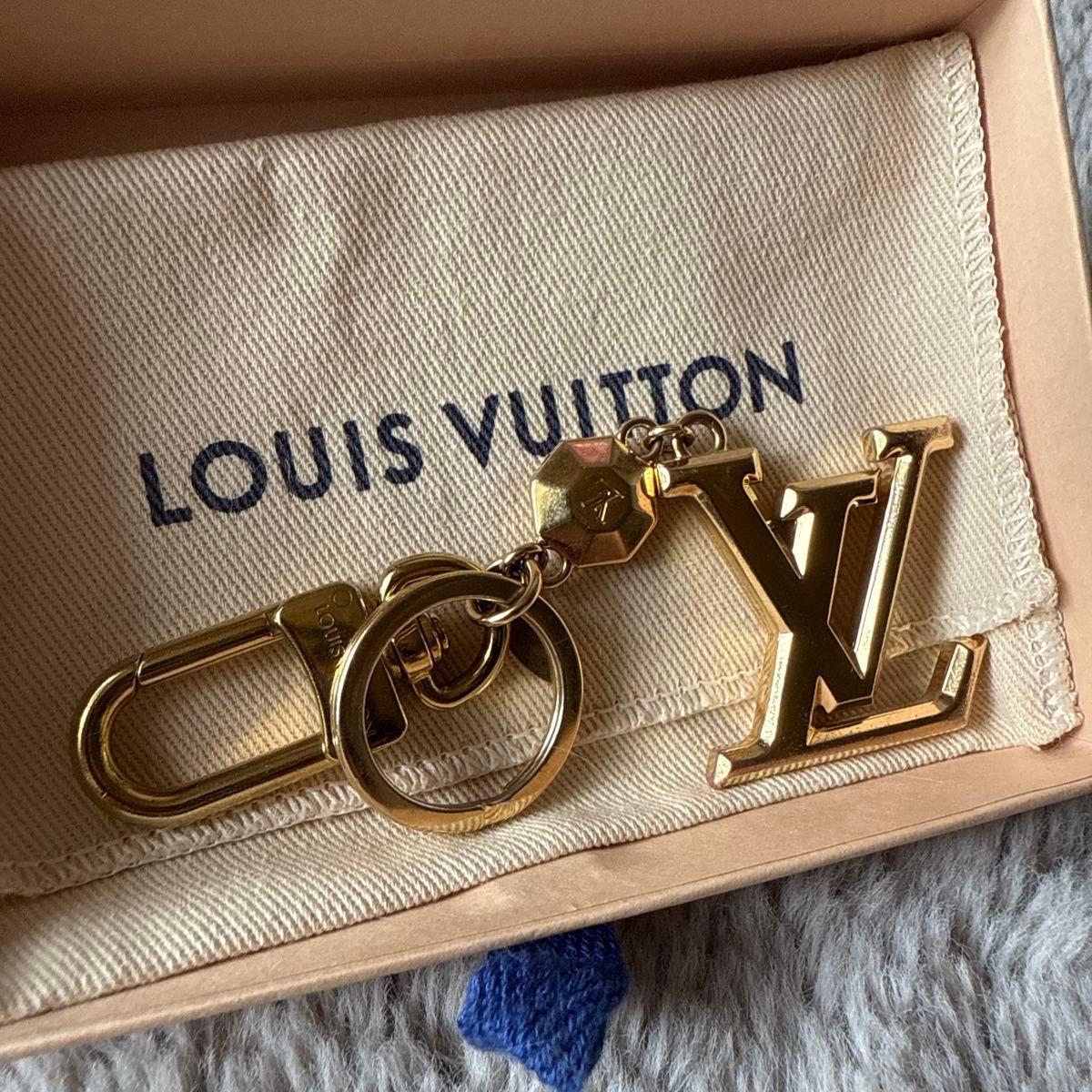 LOUIS VUITTON キーホルダー・LV ファセット キーホルダー LOUIS VUITTON キーホルダー・LV ファセット キーホルダー