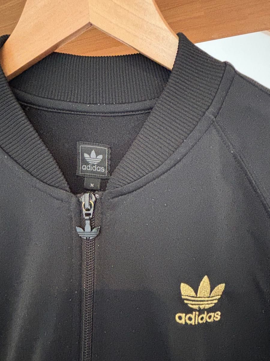 adidas トラックジャケット ジャージ ブラック ゴールド 星 adidas トラックジャケット ジャージ ブラック ゴールド 星
