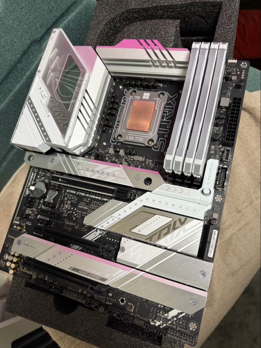 美品 ASUS Z790-A ROG STRIX WIFI D4 i9 14900kf殻割り済 + 64GB 美品 ASUS Z790-A ROG STRIX WIFI D4 i9 14900kf殻割り済 + 64GB