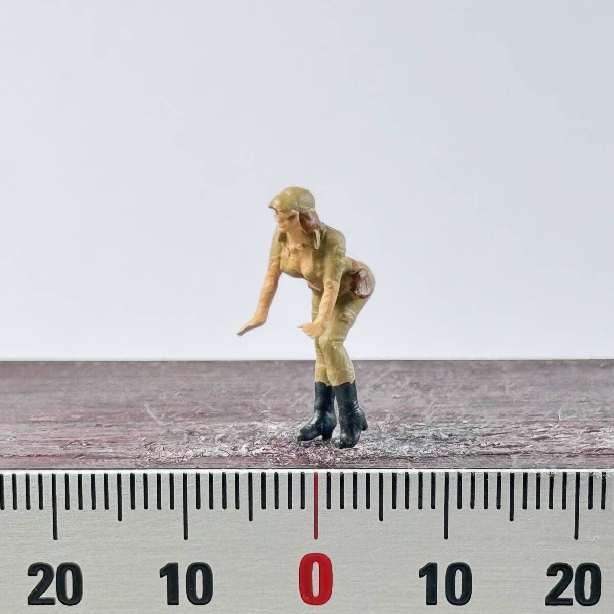 Yahoo!オークション - 【MH-051】1/64 女性メカニック フィギュア ミニ...