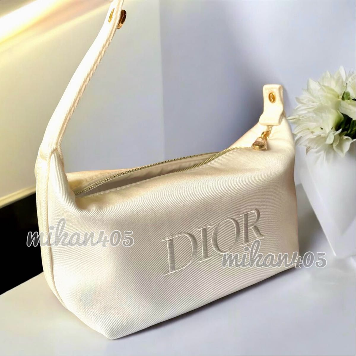 Dior ディオール スクエア ホワイト ハンドル ポーチ コスメ Dior ディオール スクエア ホワイト ハンドル ポーチ コスメ