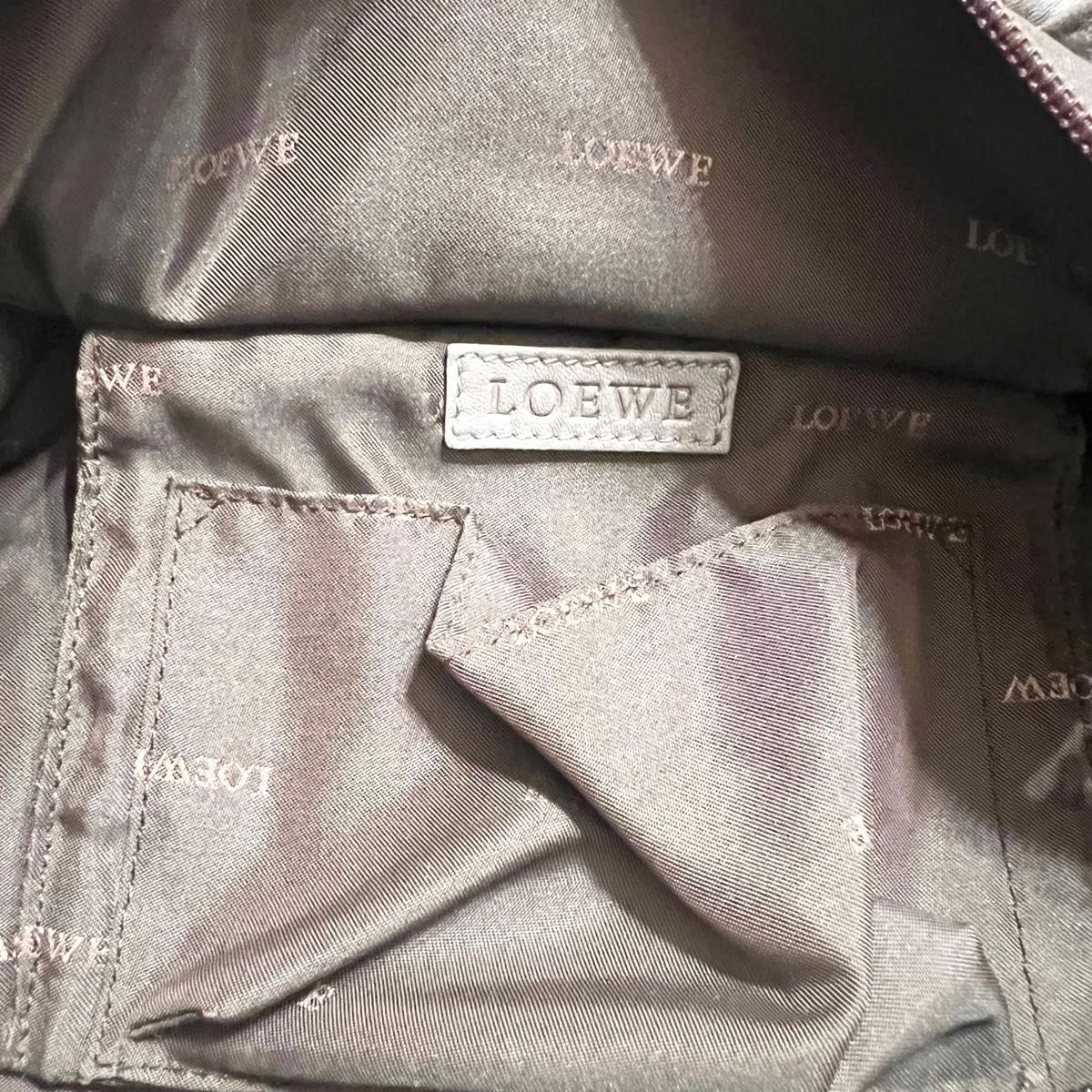 LOEWE ロエベ ナッパアイレ シルバー ハンドバッグ レザー 美品 LOEWE ロエベ ナッパアイレ シルバー ハンドバッグ レザー 美品