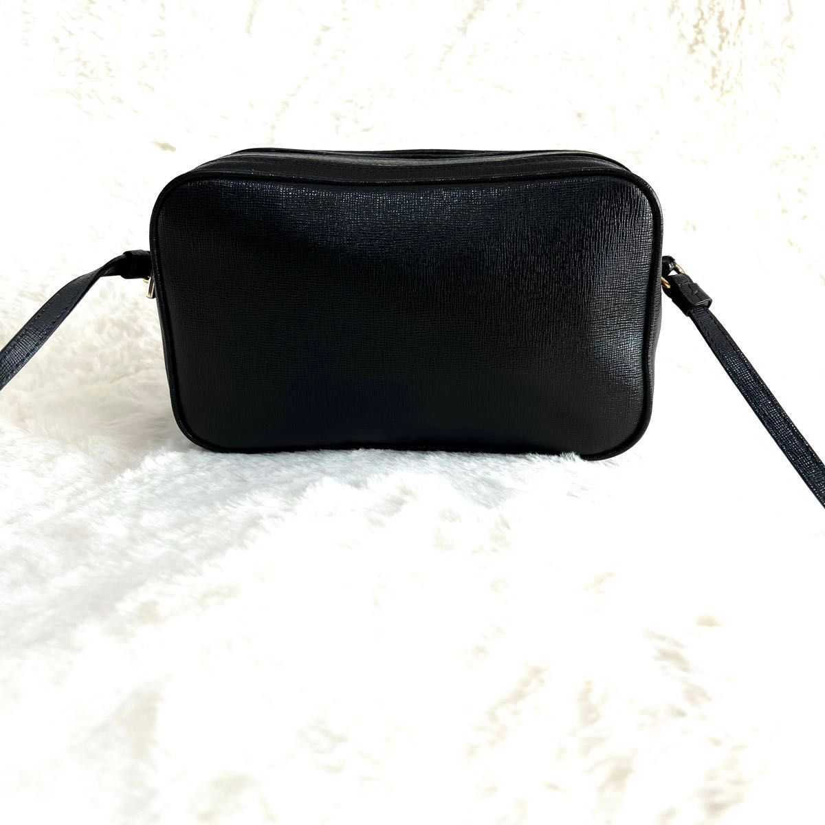 極美品】FURLA フルラ ショルダーバッグ カメラバッグ レザー 極美品】FURLA フルラ ショルダーバッグ カメラバッグ レザー