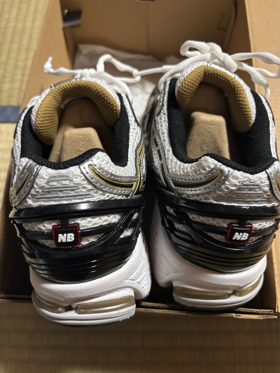 未使用に近い】ニューバランス New balance M1906RA 25 5cm 箱 未使用に近い】ニューバランス New balance M1906RA 25 5cm 箱