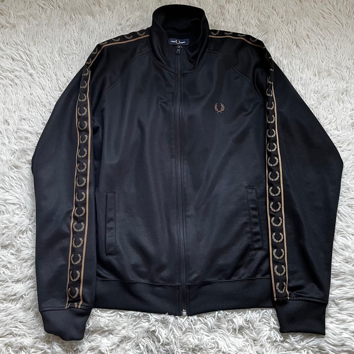 FRED PERRY】 フレッドペリー トラックジャケット ジャージ 金黒 FRED PERRY】 フレッドペリー トラックジャケット ジャージ 金黒