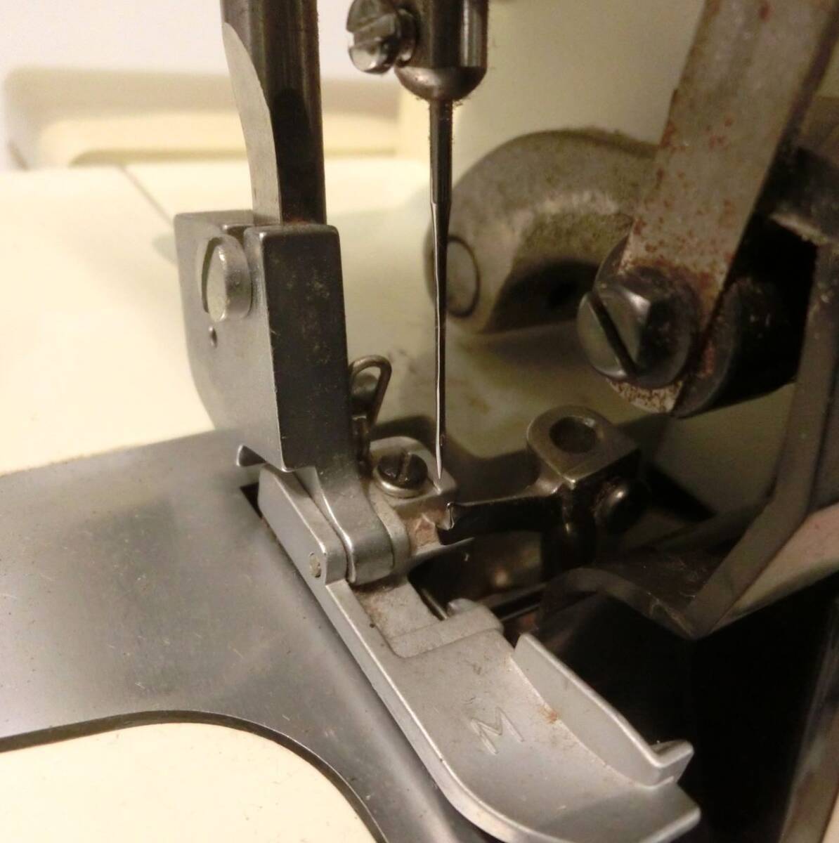 Yahoo!オークション - 1000円スタート ミシン brother Homelock TE4-B5...