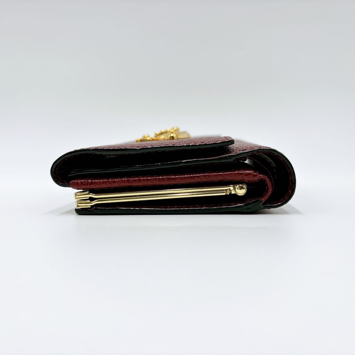 極美品 ヴィヴィアンウエストウッド レザー がま口 三つ折り財布 極美品 ヴィヴィアンウエストウッド レザー がま口 三つ折り財布