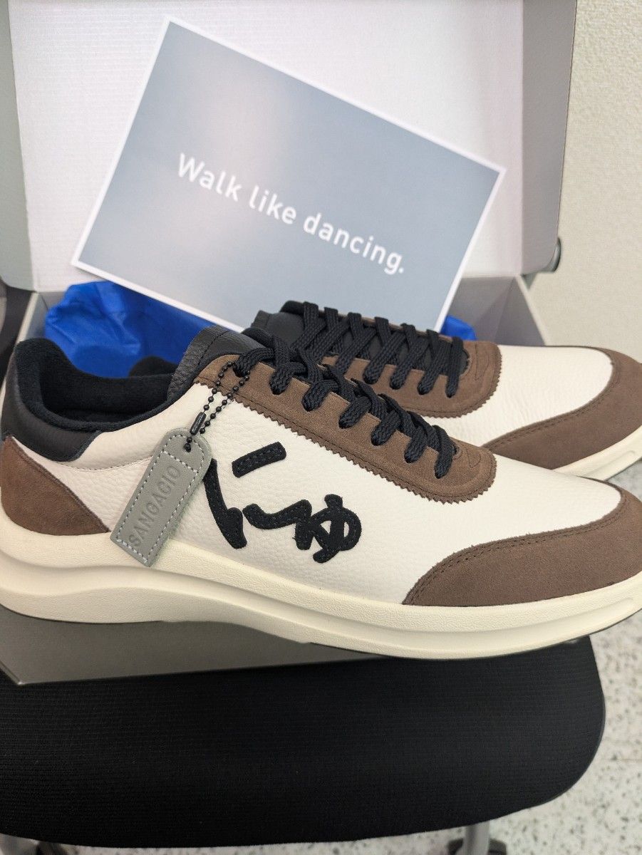 にゅBLOW『WHITE×BROWN』 新品未使用 27センチ シューズ 抽選 にゅBLOW『WHITE×BROWN』 新品未使用 27センチ シューズ 抽選