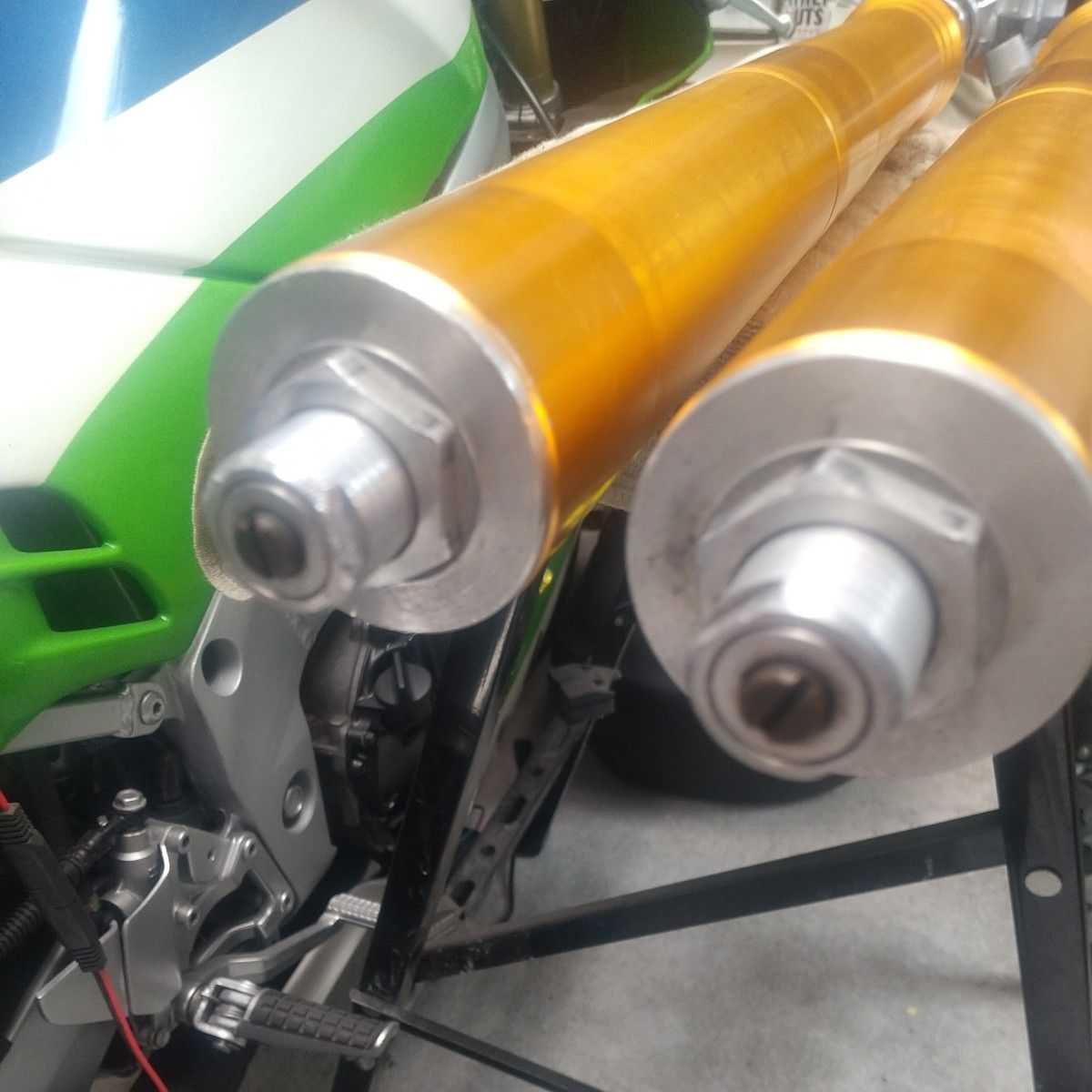 ZXR250 C型 フロントフォーク オーバーホール前提 傷・欠けあり ZXR250 C型 フロントフォーク オーバーホール前提 傷・欠けあり