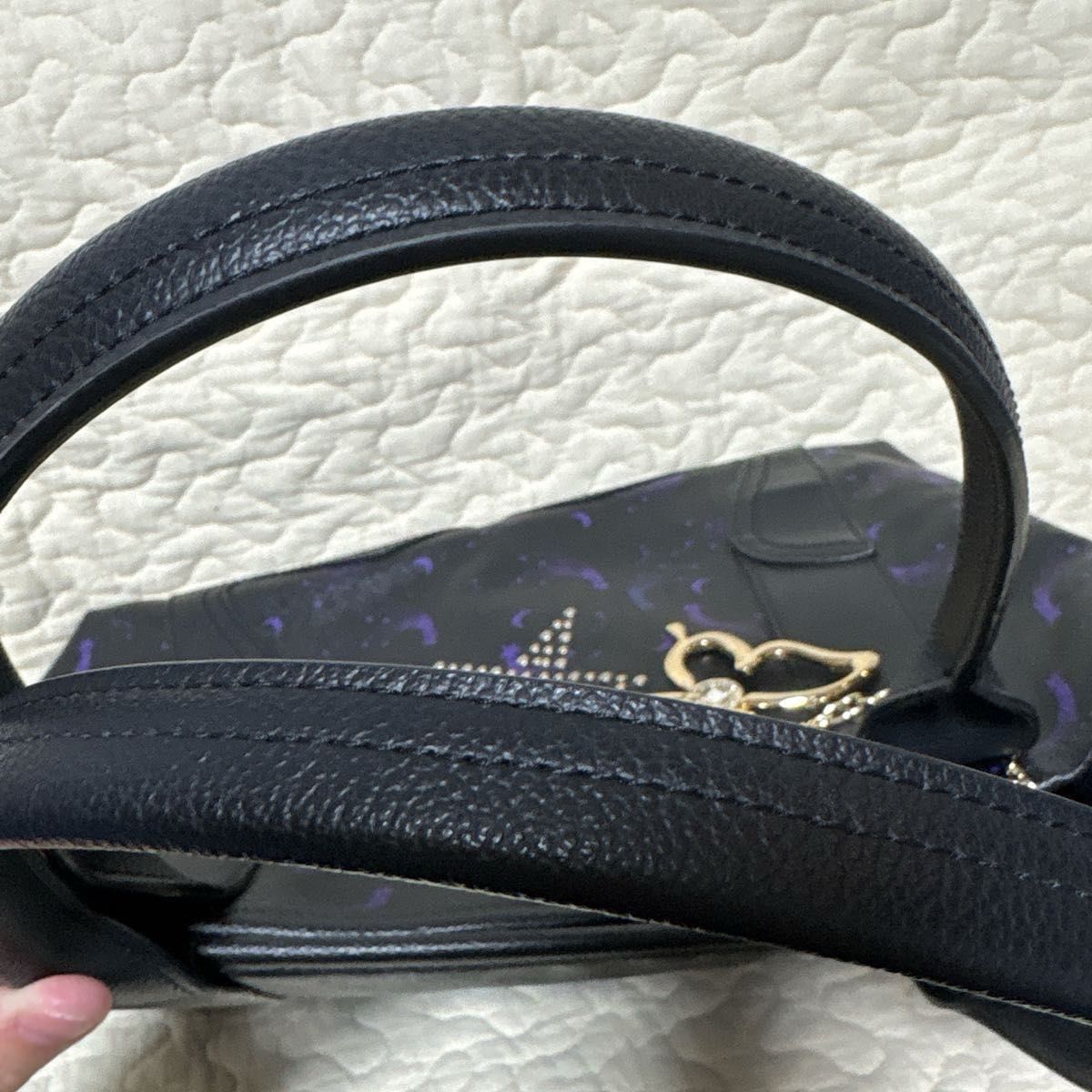 アナスイ ハンドバッグ 総柄 レザー 蝶チャーム 星 スタッズ アナスイ ハンドバッグ 総柄 レザー 蝶チャーム 星 スタッズ