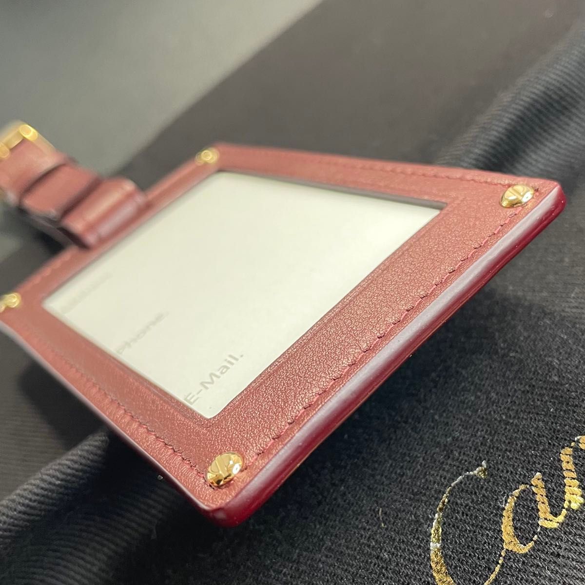 未使用 新品】 カルティエ ネームタグ バッグチャーム ボルドー 未使用 新品】 カルティエ ネームタグ バッグチャーム ボルドー