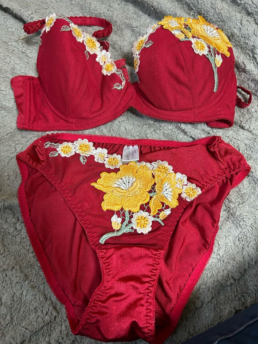Yahoo!オークション - B75M ブラジャー ショーツセット赤