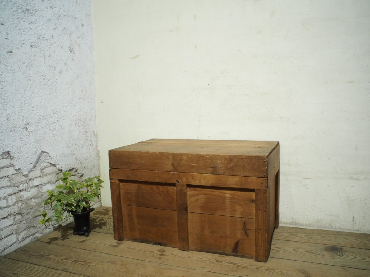 タI0976 H46×W76×D46 cm 蓋付き 素朴な味わいの古い木箱 トランク 収納ケース ボックス センターテーブル レトロ アンティークL庭(缶)｜売買されたオークション情報 ...