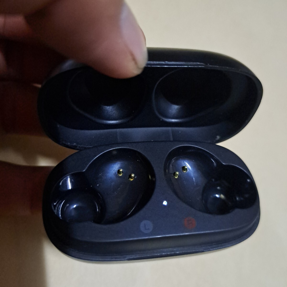 Yahoo!オークション - ELECOM LBT-TWS10 ワイヤレスイヤホン ケースの...