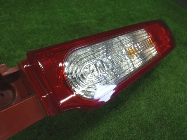 Yahoo!オークション - 即決あり H20年 キューブ DBA-Z12 右 テール ラ...