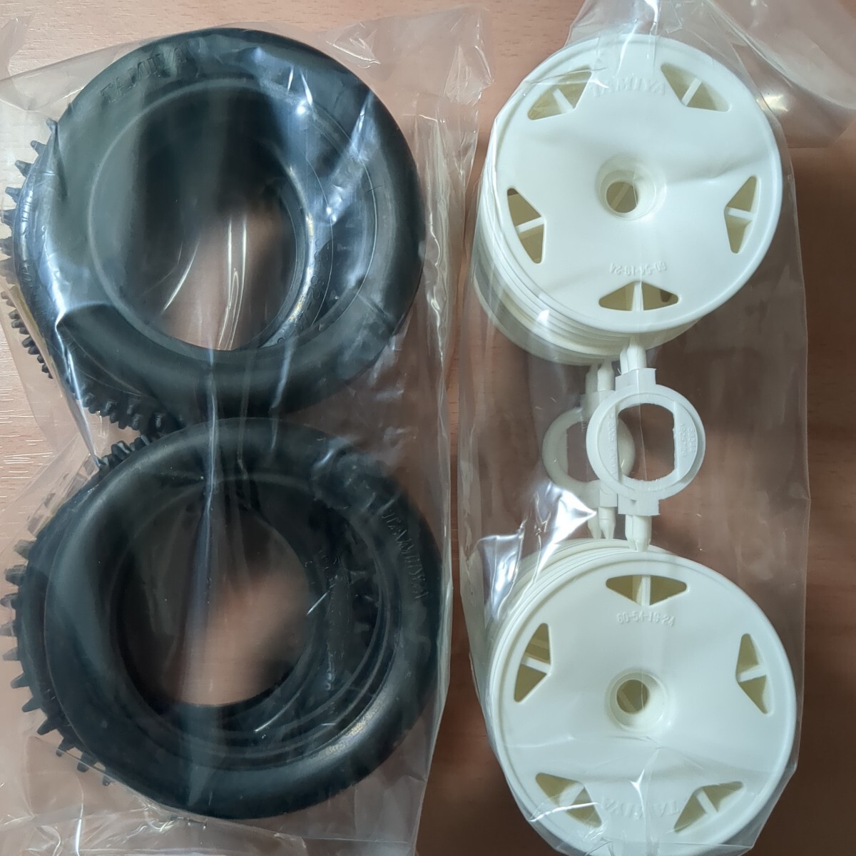 Yahoo!オークション - タミヤ ホイールタイヤ DT02 DT03 2WD バギー ラ...