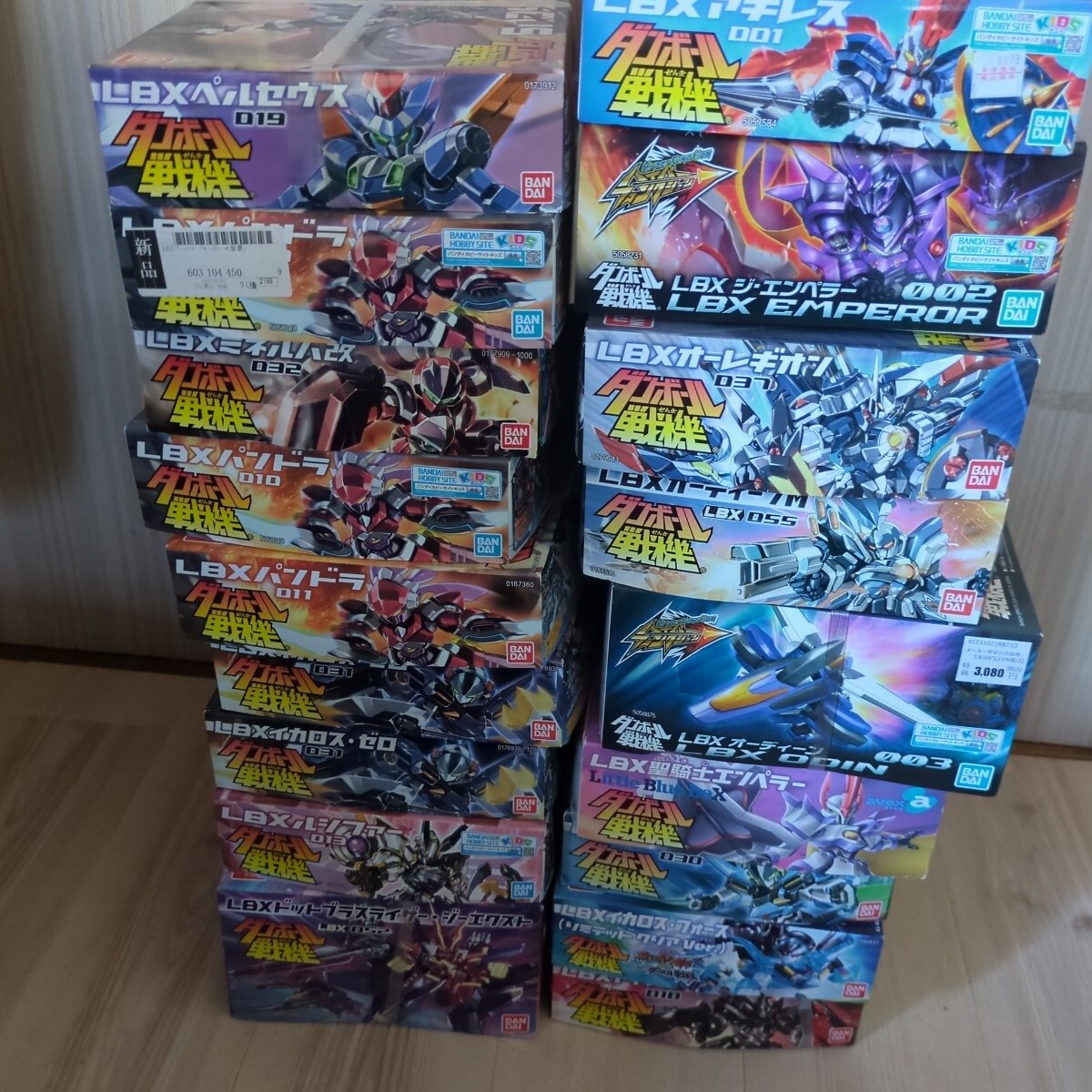 Yahoo!オークション - ダンボール戦機LBXプラモデル 18個 未組立 ドッ...