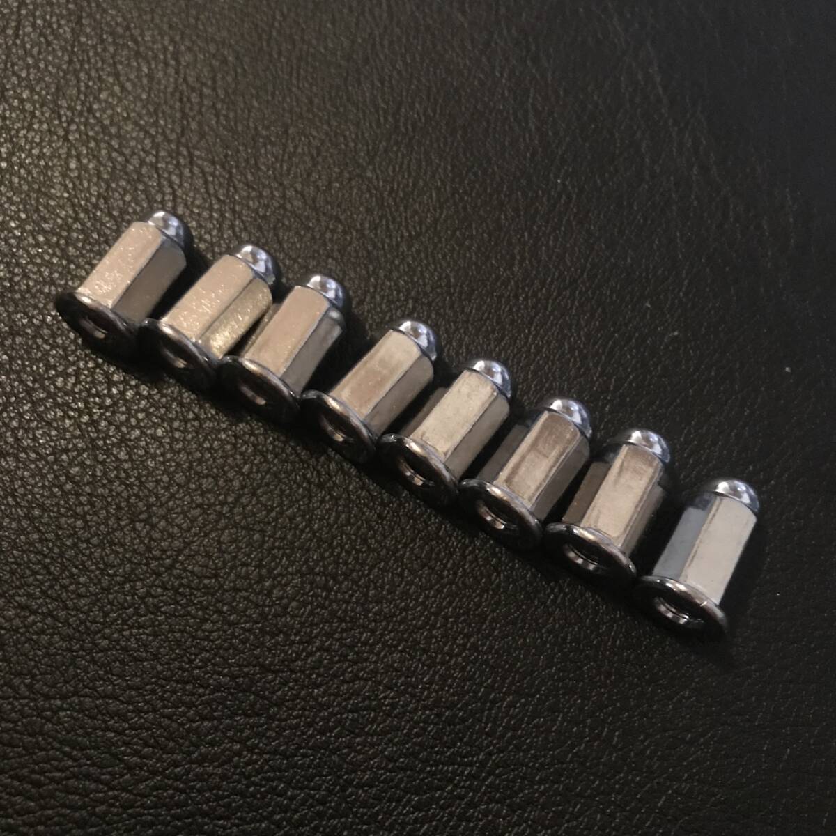 Yahoo!オークション - 送料無料 8個 M6 P1.0 長21mm クロムメッキ フラ...