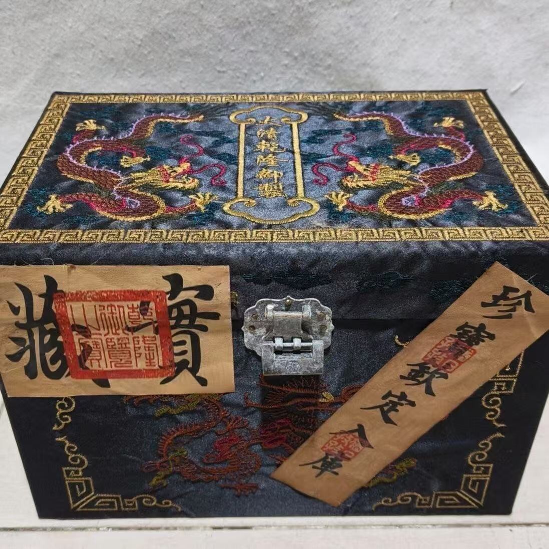 Yahoo!オークション - y22【珍寳斎】旧家収蔵 刺 錦箱 中に磁器 を入れ...