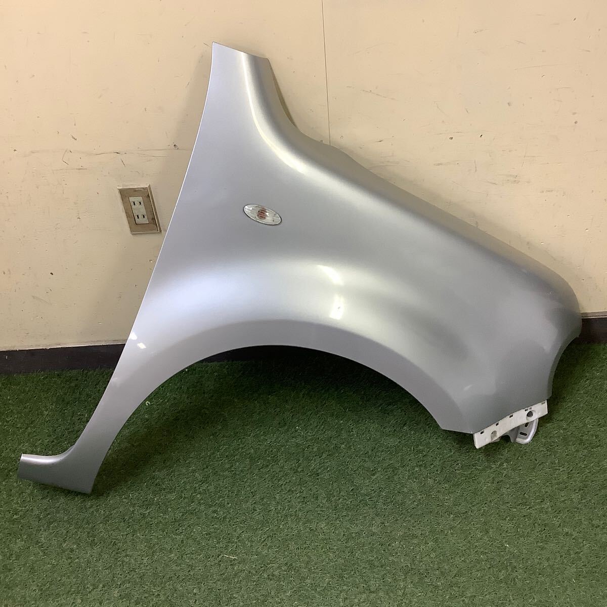 Yahoo!オークション - NZ12 Z12 キューブ 右フロントフェンダー K23 シ...