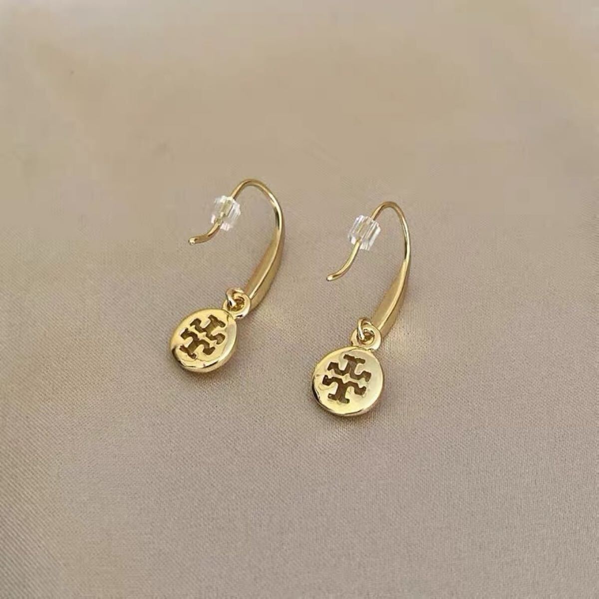 Yahoo!オークション - TB001 Tory Burch トリーバーチ ゴールド ピアス