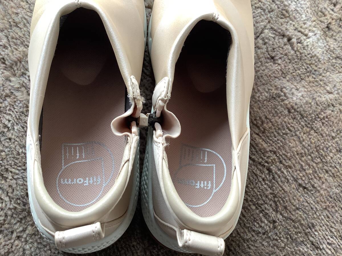 Yahoo!オークション - 美品 フィットフィット fitfit 24.5cm ベージュ