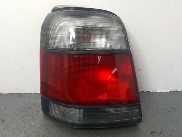 Yahoo!オークション - フォレスター SF5 左 テール ランプ ライト 8420...