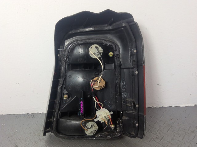 Yahoo!オークション - フォレスター SF5 左 テール ランプ ライト 8420...