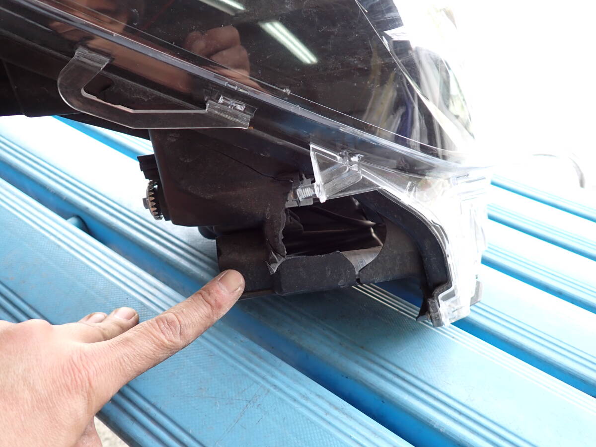 Yahoo!オークション - ZN887 MXPB10 ヤリスクロス 純正 ハロゲン A4 右...