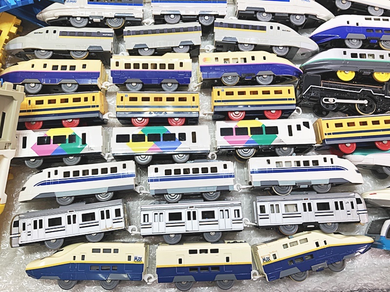 Yahoo!オークション - バラ プラレール 9.38kg 車両多数 他レール等 セ...