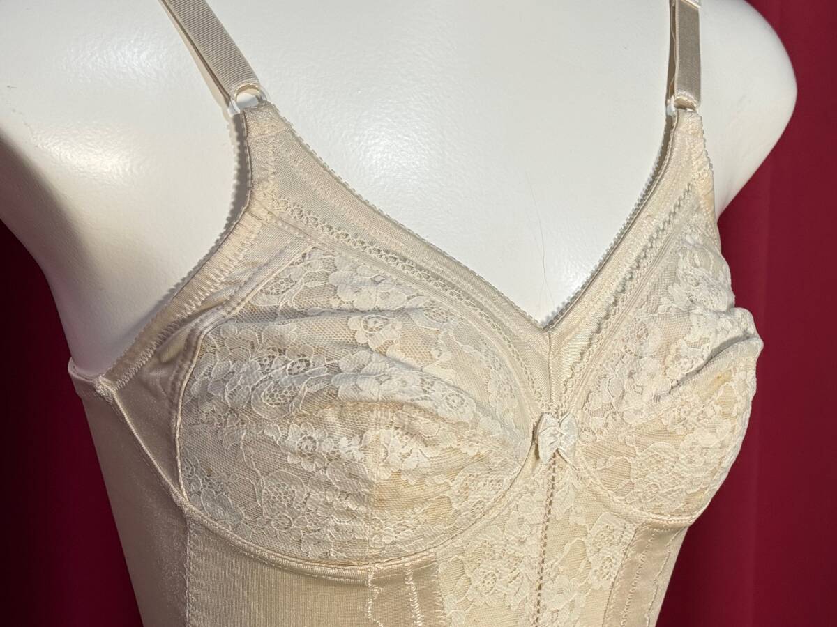 Yahoo!オークション - S257 ボディースーツ サイズB75M ベージュ 胸や...