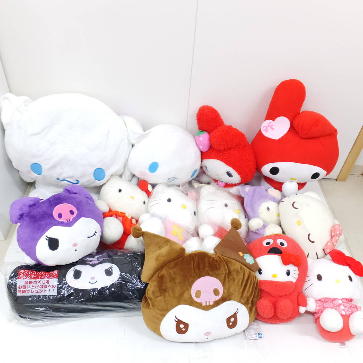 Yahoo!オークション - Y705 ジャンク ぬいぐるみ クッション など まと...